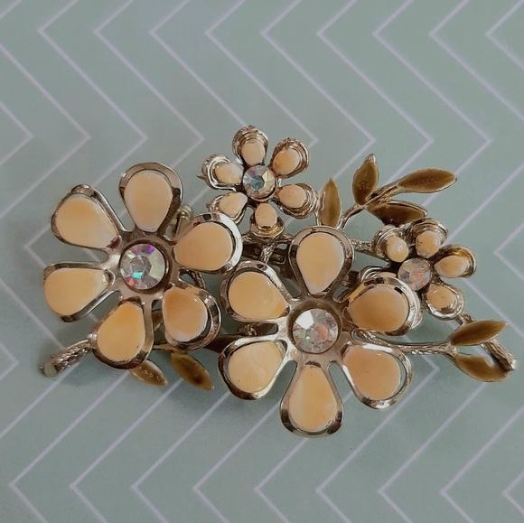 Coro | Jewelry | Vintage Coro Brooch Pin Daisy Flower Gold Tone | Poshmark